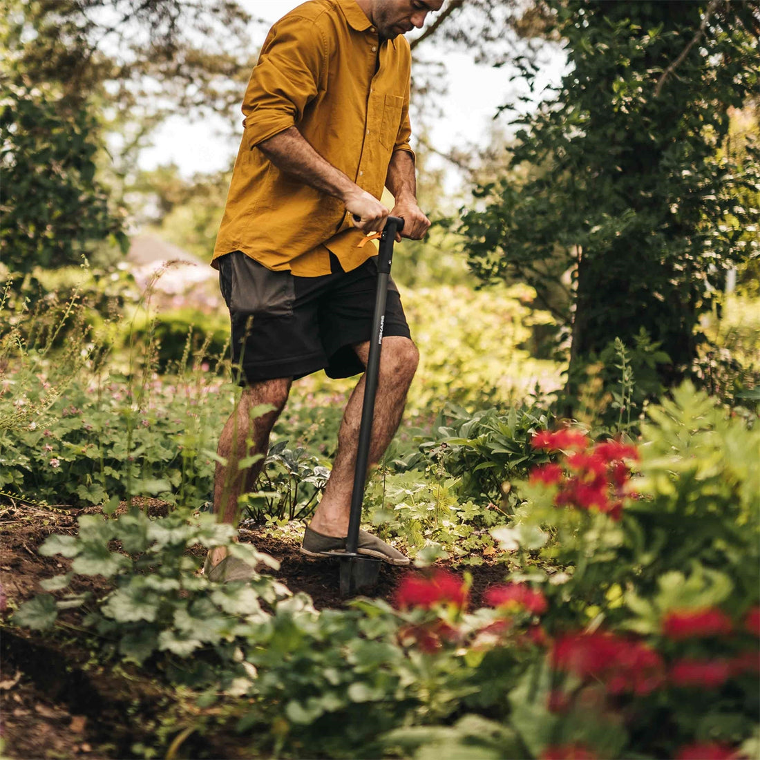 Fiskars Ergo Bulb Planter – Sam Turner & Sons