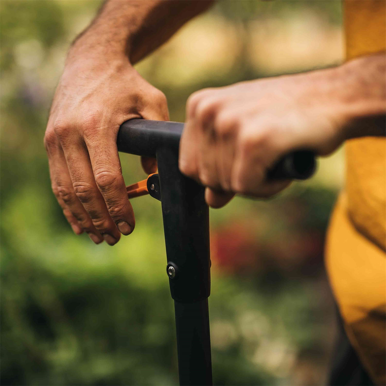 Fiskars Ergo Bulb Planter – Sam Turner & Sons